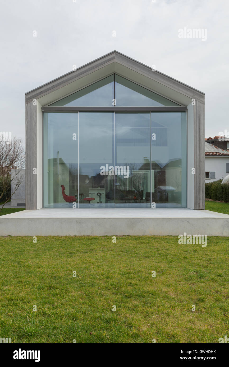 Exterior of a modern house, view from lawn Stock Photo - Alamy