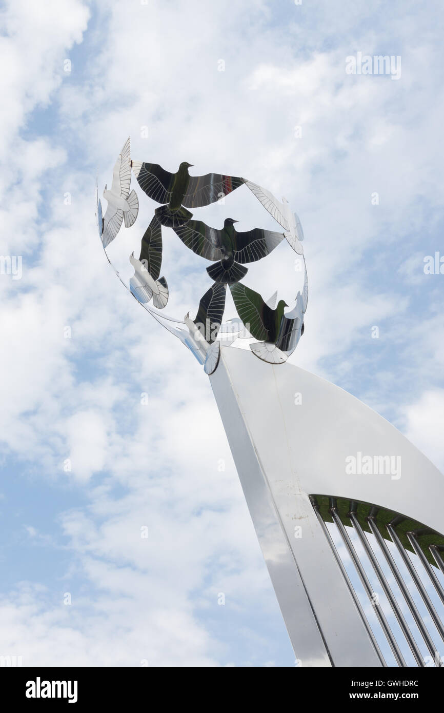 Harp sculpture hi-res stock photography and images - Alamy