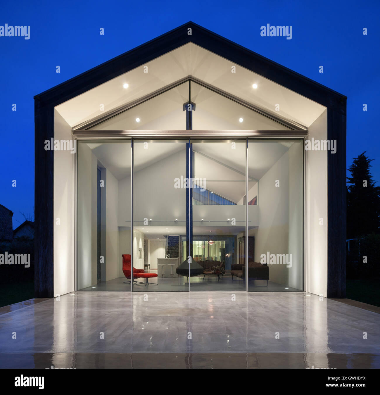 Modern house night hi-res stock photography and images - Alamy