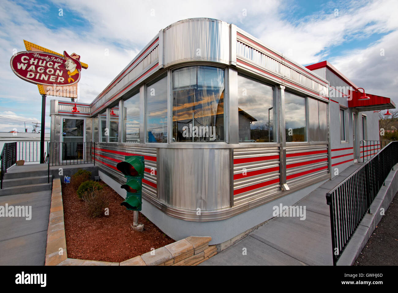 Old-fashioned roadside diner in rural area in HDR Stock Photo - Alamy
