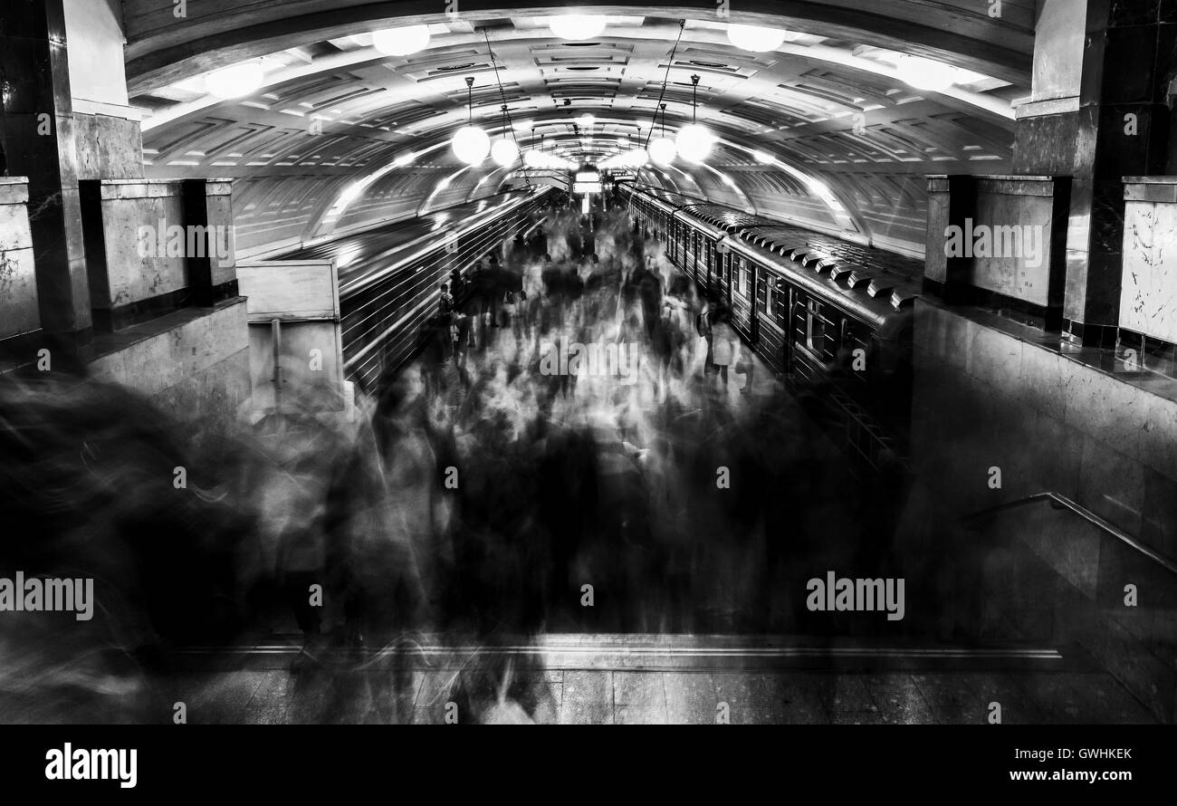 Human pedestrian traffic in Moscow subway Stock Photo - Alamy