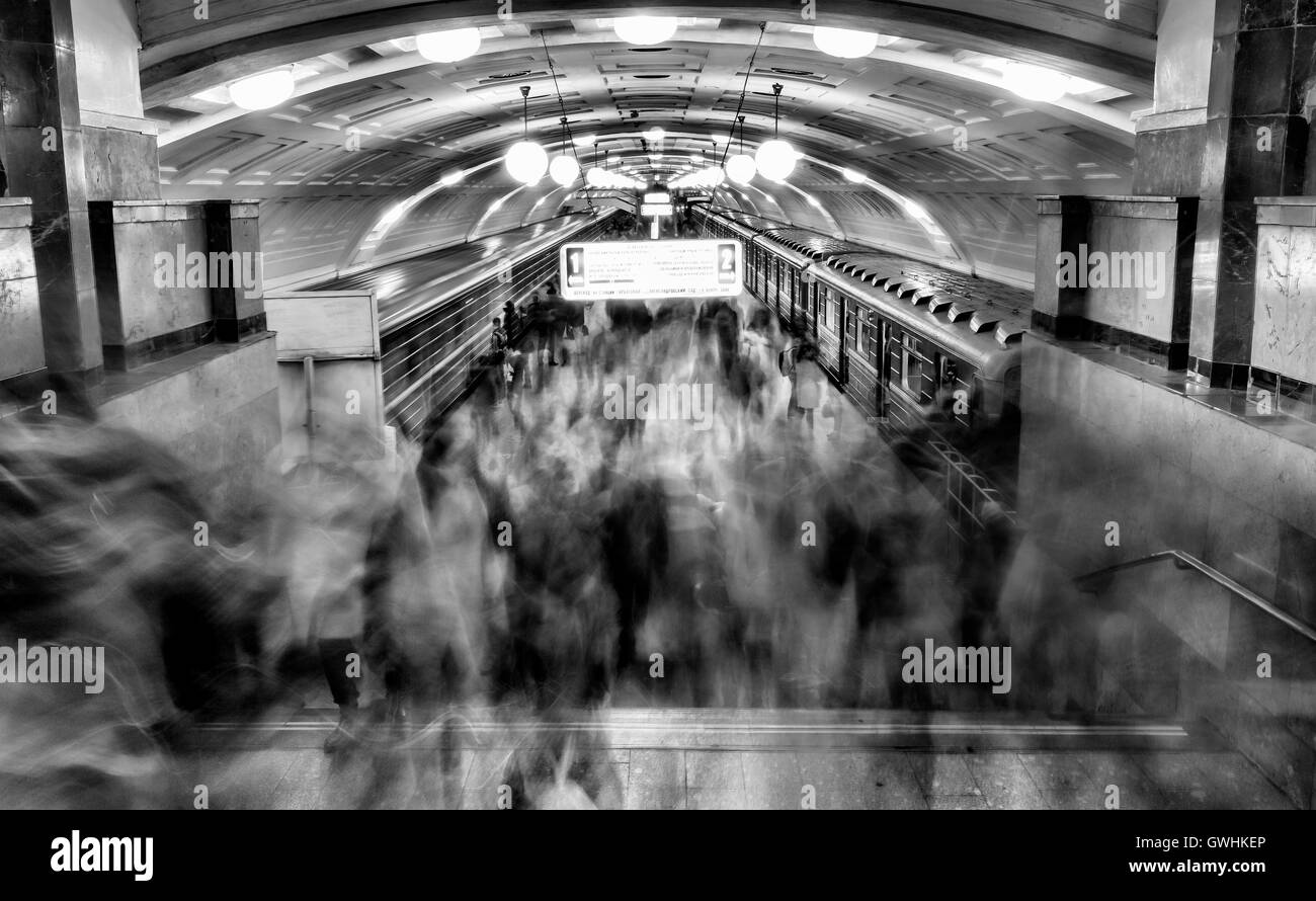 Human pedestrian traffic in Moscow subway Stock Photo - Alamy