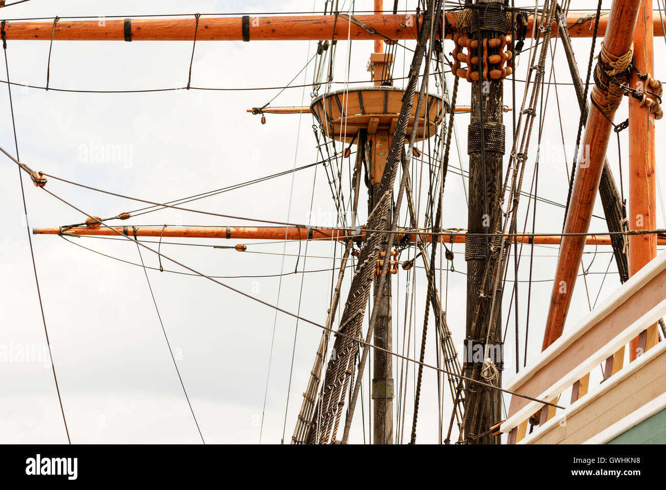 Rigging on the ancient tall ship Stock Photo - Alamy