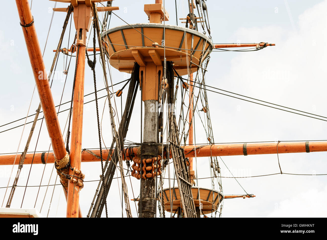 Rigging on the ancient tall ship Stock Photo - Alamy