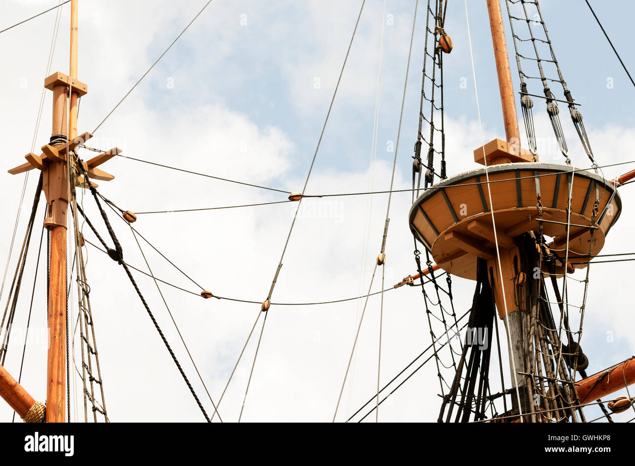 Rigging on the ancient tall ship Stock Photo - Alamy