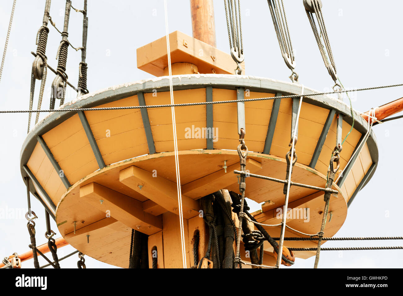 Rigging on the ancient tall ship Stock Photo - Alamy