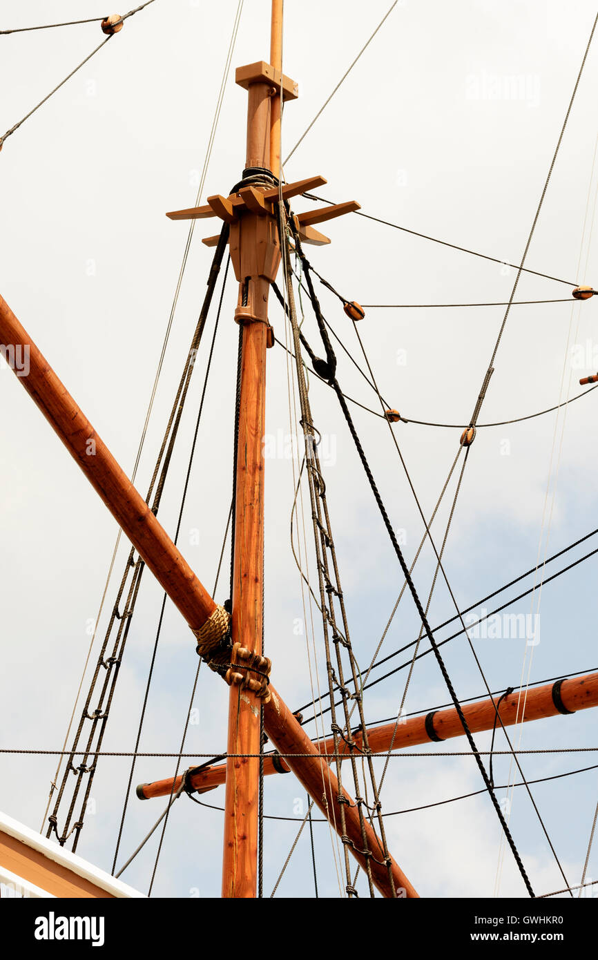 Rigging on the ancient tall ship Stock Photo - Alamy