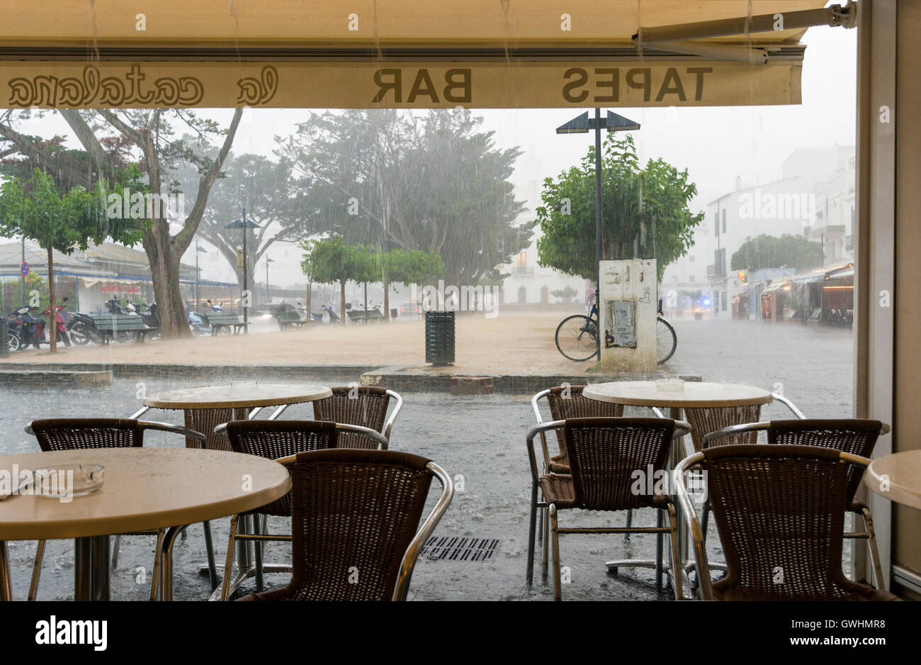 Heavy rainfall hi-res stock photography and images - Alamy