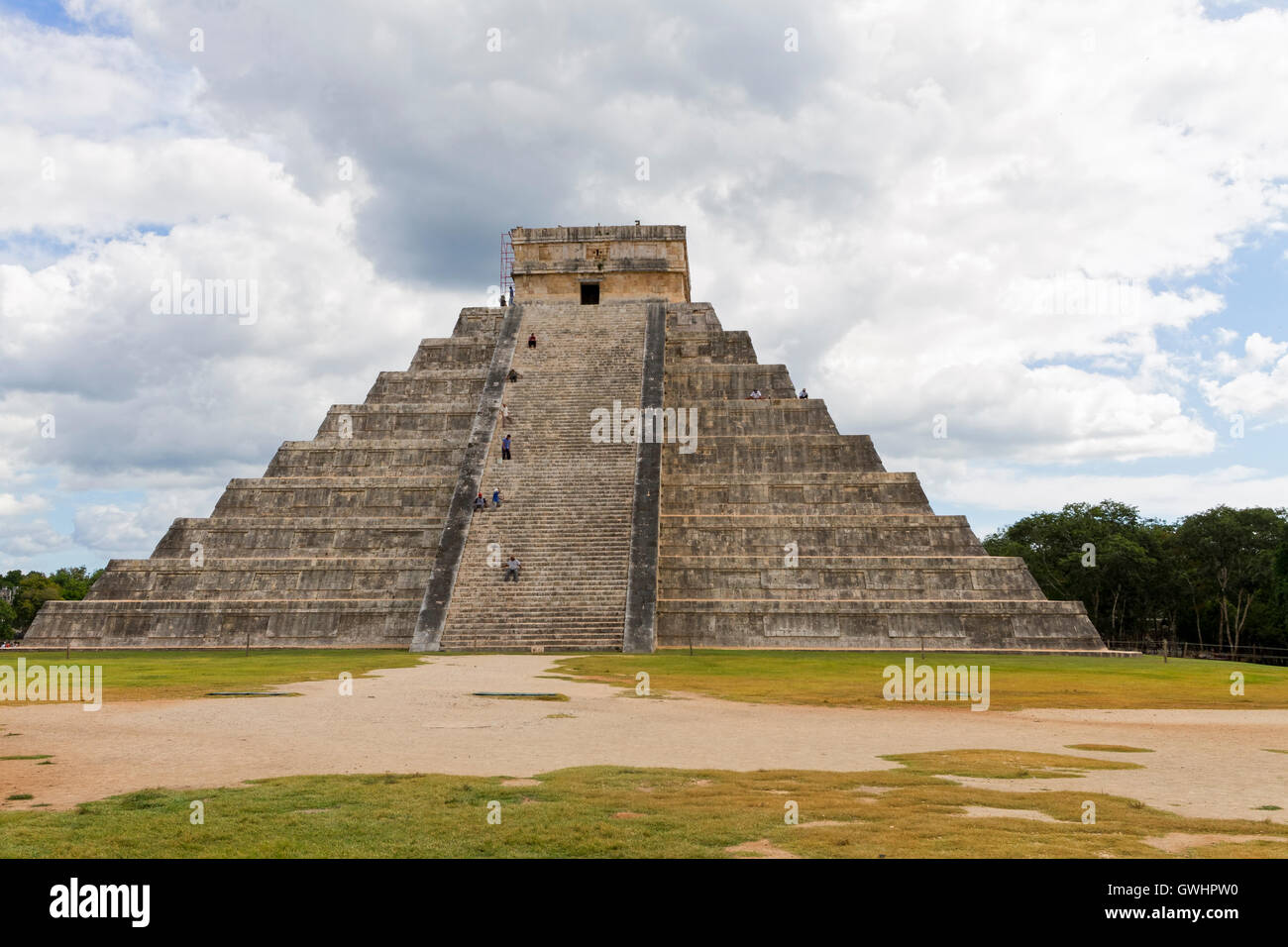 Scenic views of Chichen Itza Maya ruins on Yukatan Peninsula, Mexico ...