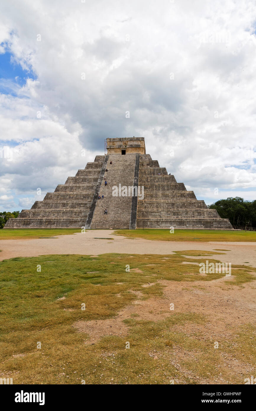 Scenic views of Chichen Itza Maya ruins on Yukatan Peninsula, Mexico ...
