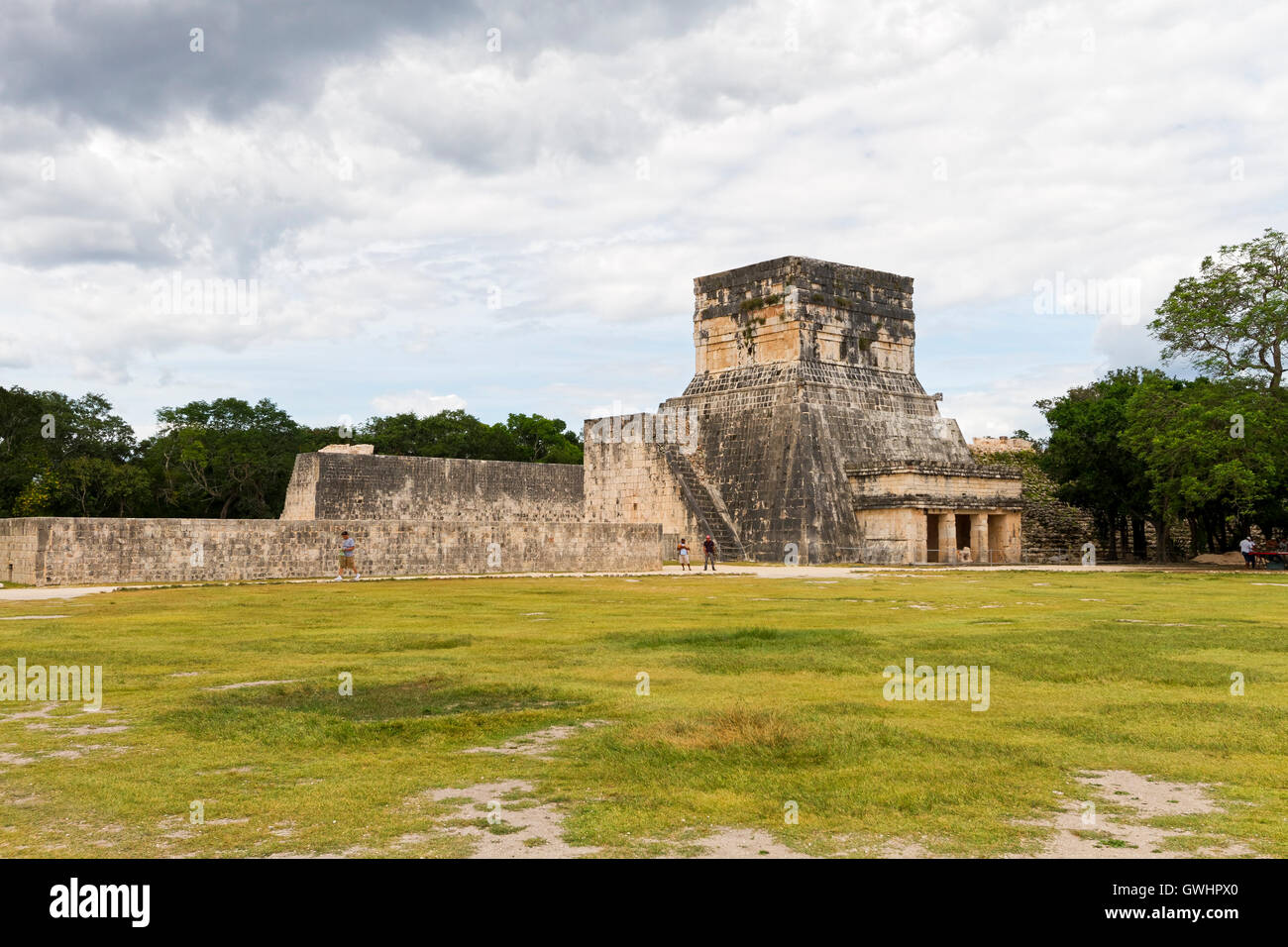 Scenic views of Chichen Itza Maya ruins on Yukatan Peninsula, Mexico ...
