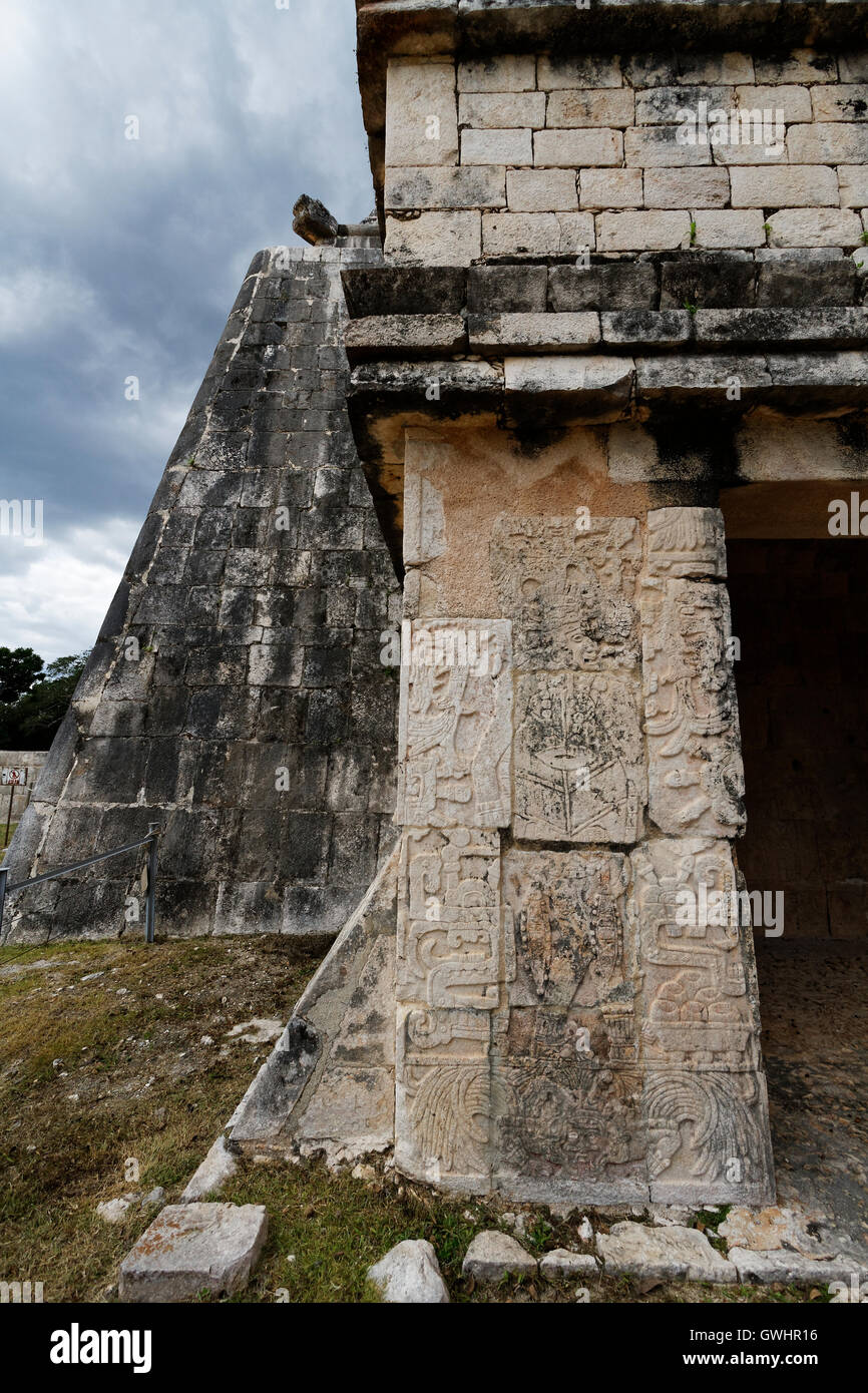 Scenic views of Chichen Itza Maya ruins on Yukatan Peninsula, Mexico ...