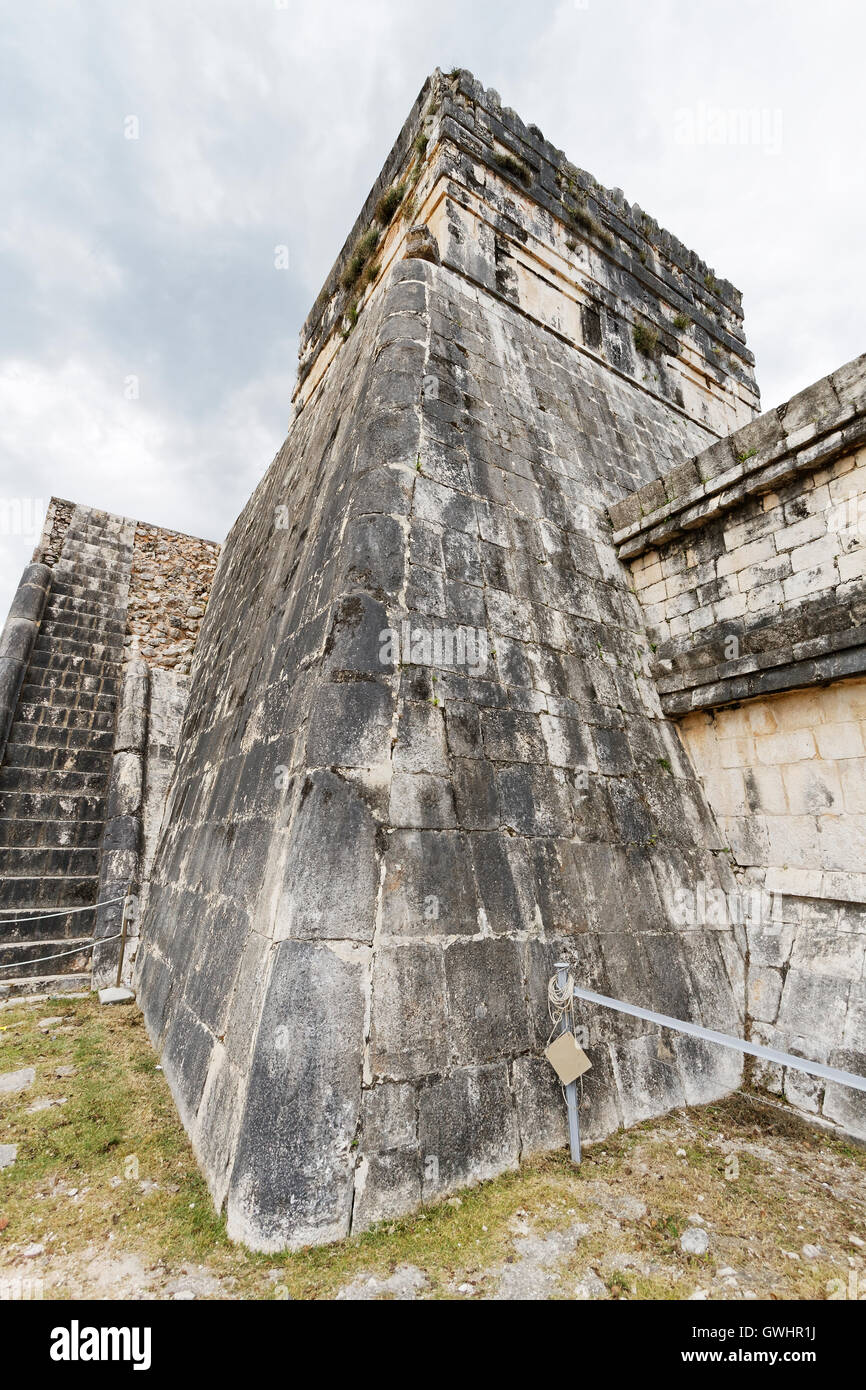 Scenic views of Chichen Itza Maya ruins on Yukatan Peninsula, Mexico ...