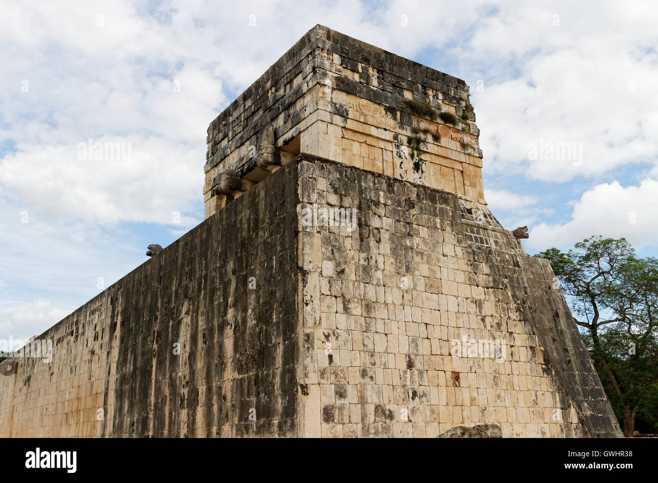 Scenic views of Chichen Itza Maya ruins on Yukatan Peninsula, Mexico ...