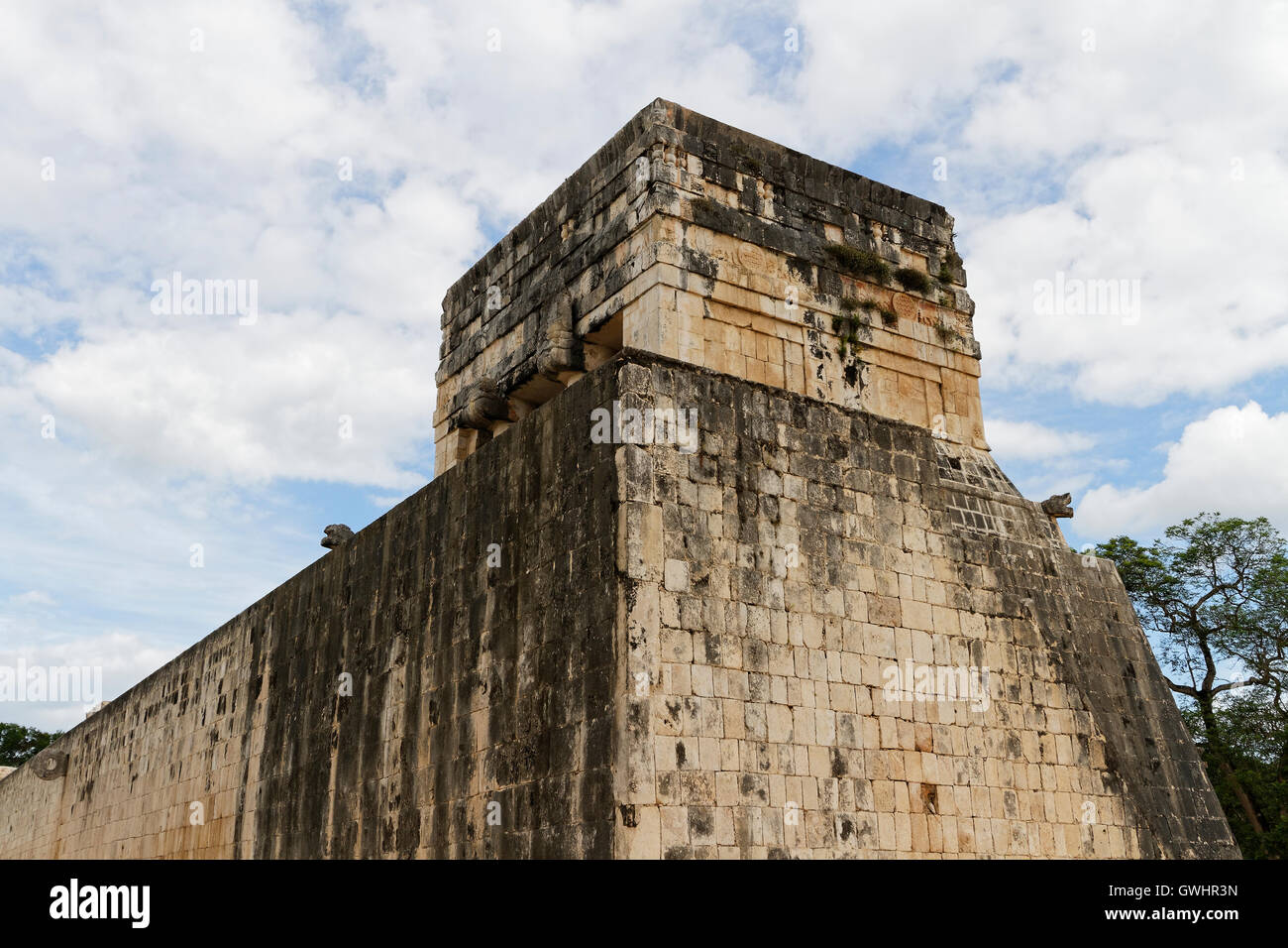 Scenic views of Chichen Itza Maya ruins on Yukatan Peninsula, Mexico ...