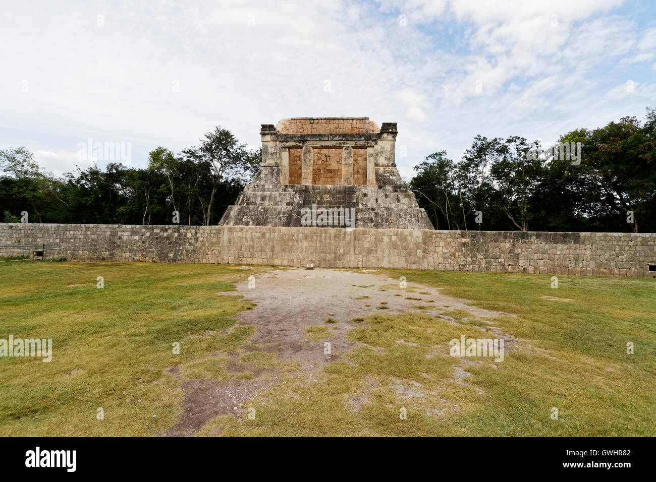 Scenic views of Chichen Itza Maya ruins on Yukatan Peninsula, Mexico ...