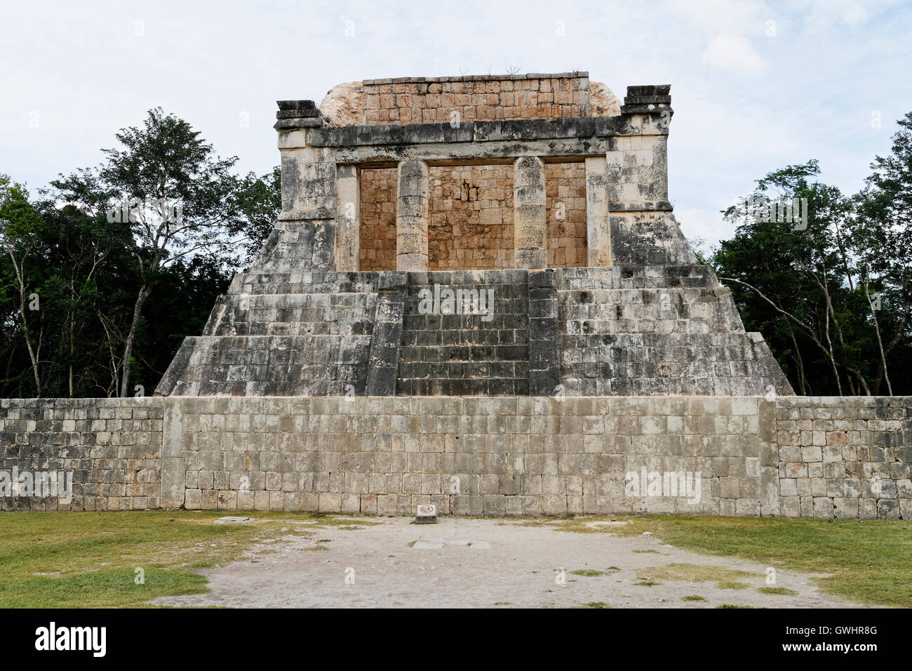 Scenic views of Chichen Itza Maya ruins on Yukatan Peninsula, Mexico ...