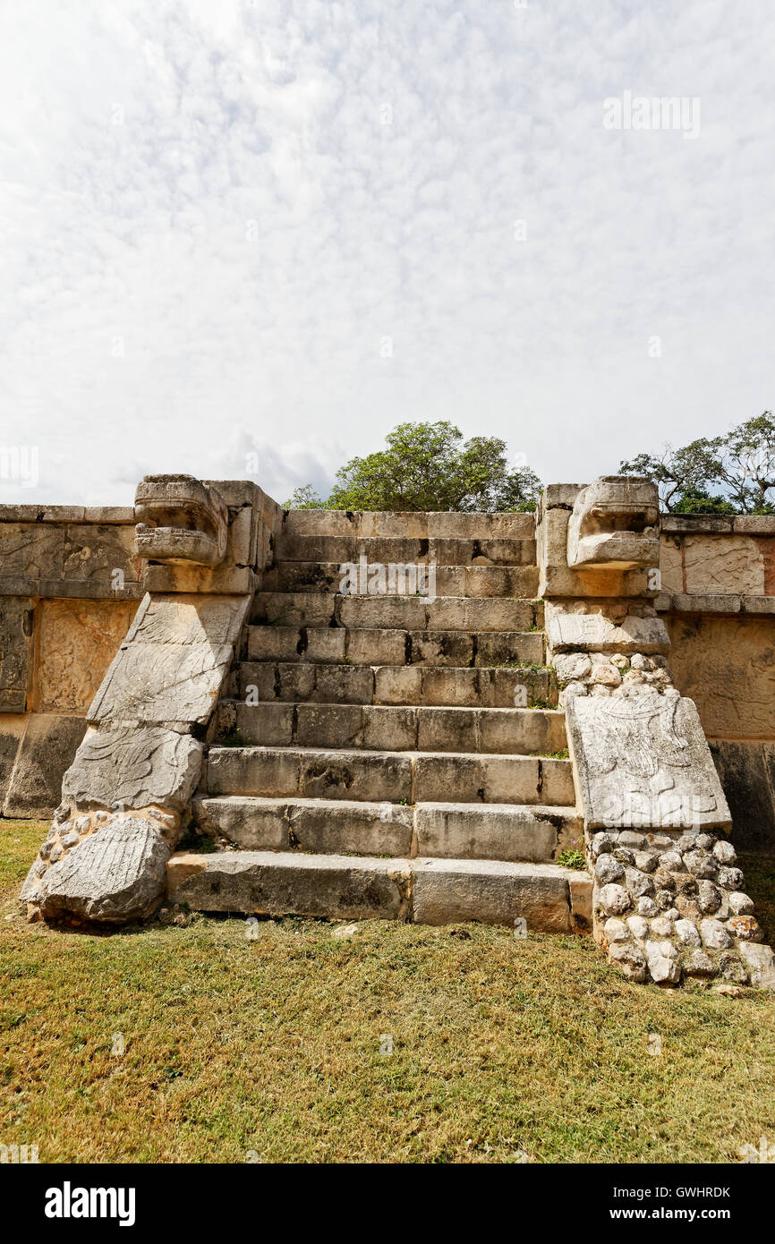 Scenic views of Chichen Itza Maya ruins on Yukatan Peninsula, Mexico ...