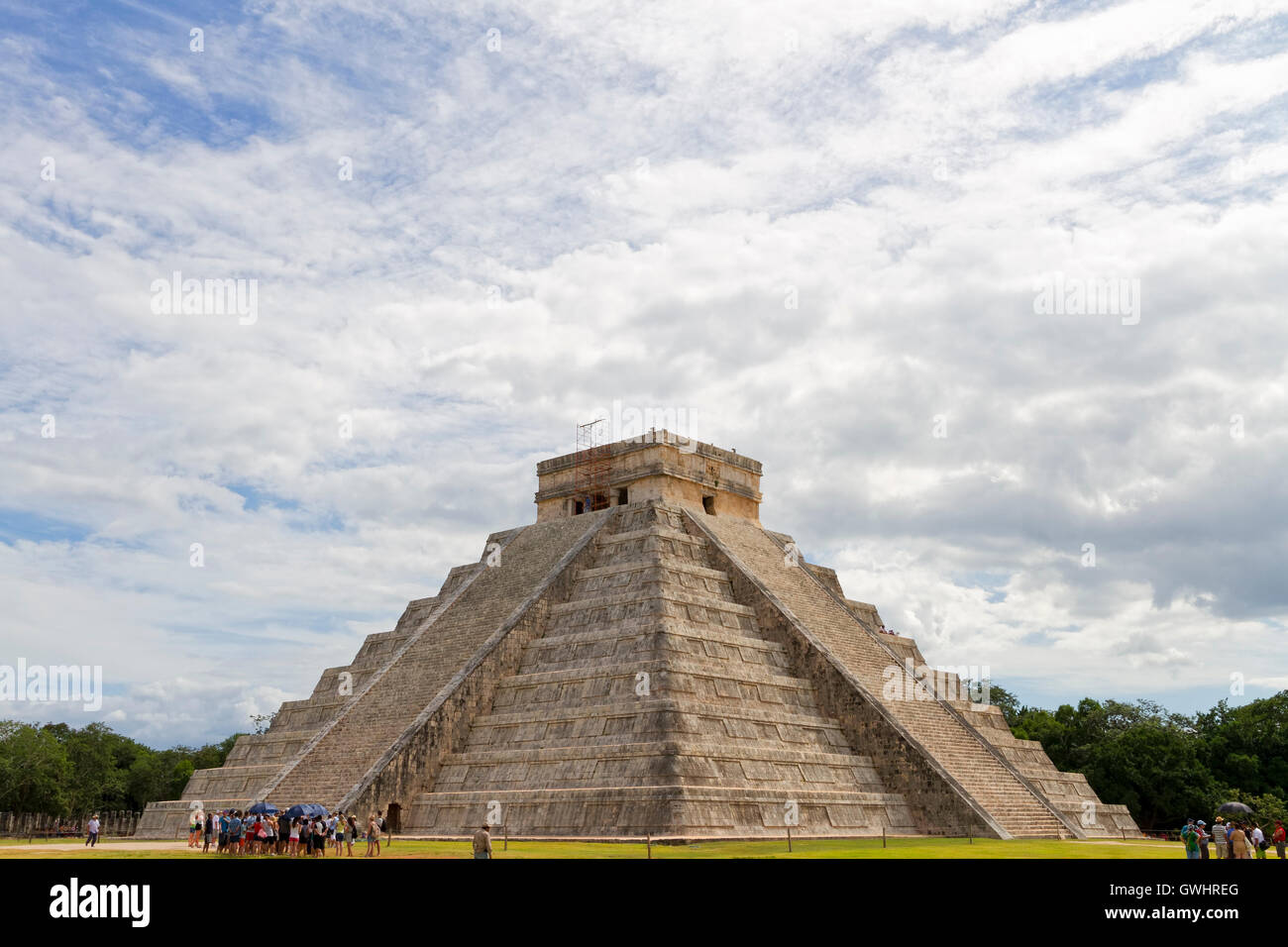 Scenic views of Chichen Itza Maya ruins on Yukatan Peninsula, Mexico ...