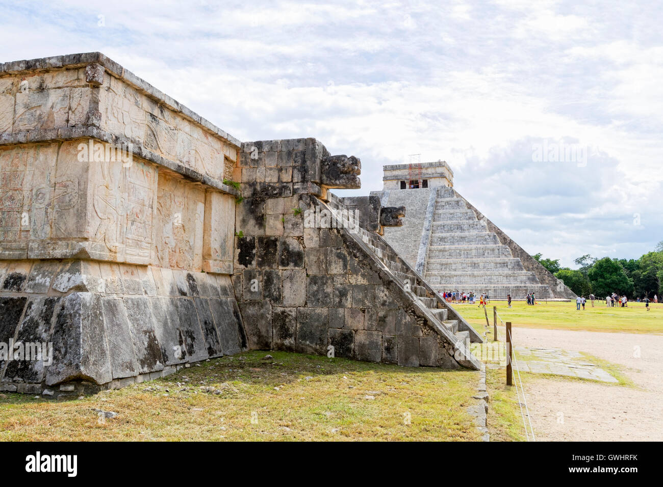 Scenic views of Chichen Itza Maya ruins on Yukatan Peninsula, Mexico ...