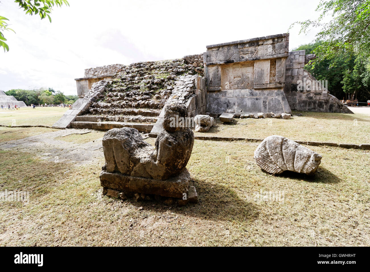 Scenic views of Chichen Itza Maya ruins on Yukatan Peninsula, Mexico ...