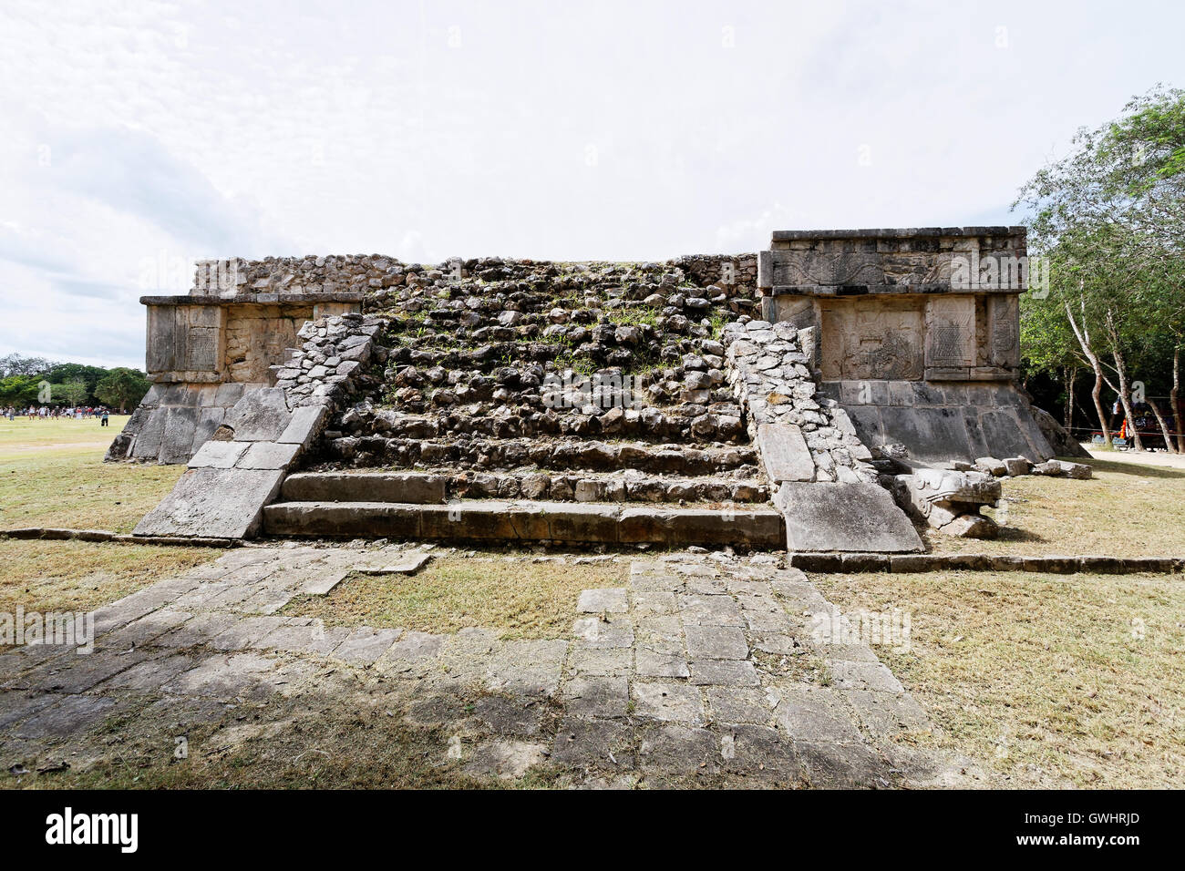 Scenic views of Chichen Itza Maya ruins on Yukatan Peninsula, Mexico ...