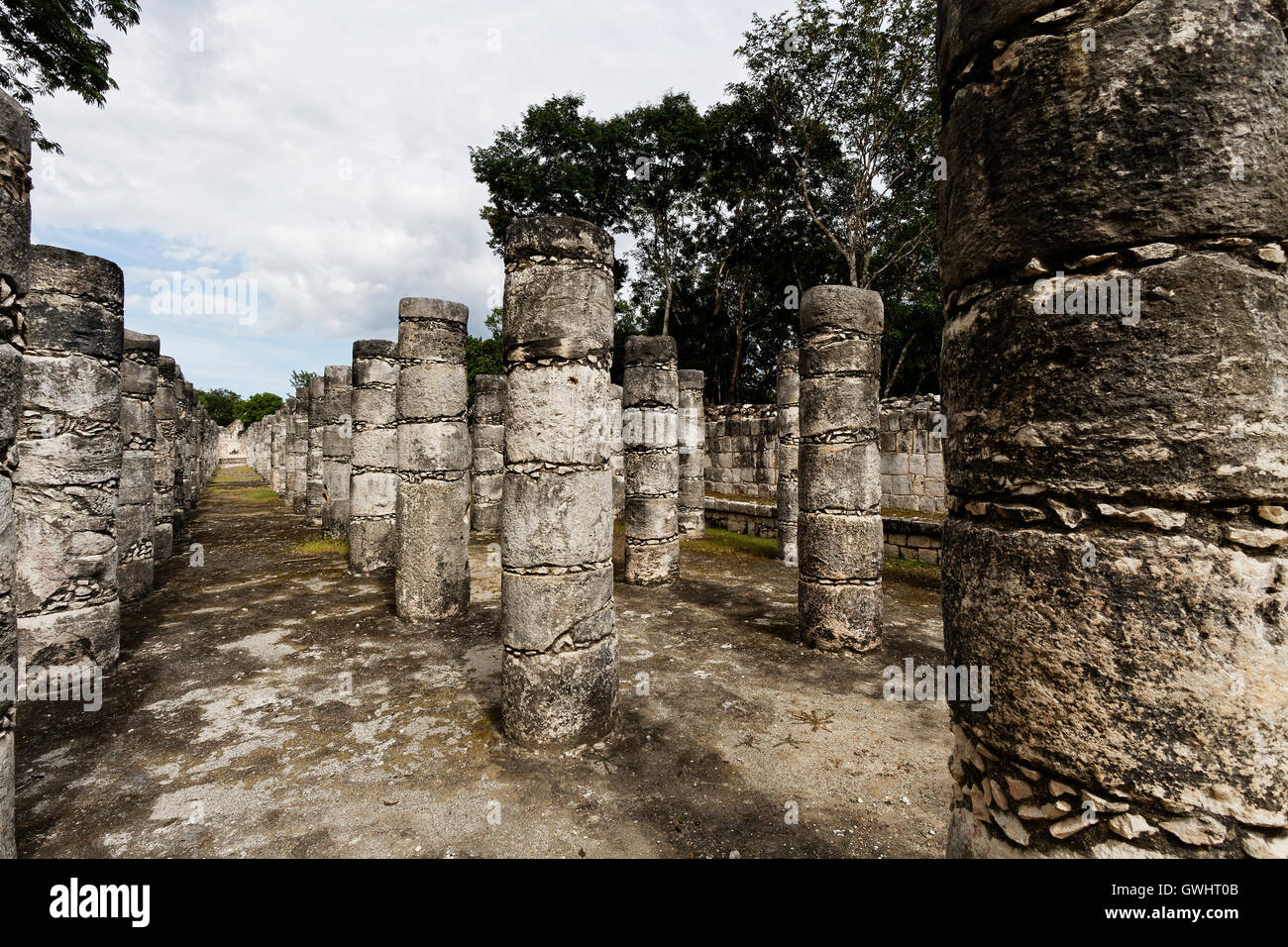 Scenic views of Chichen Itza Maya ruins on Yukatan Peninsula, Mexico ...
