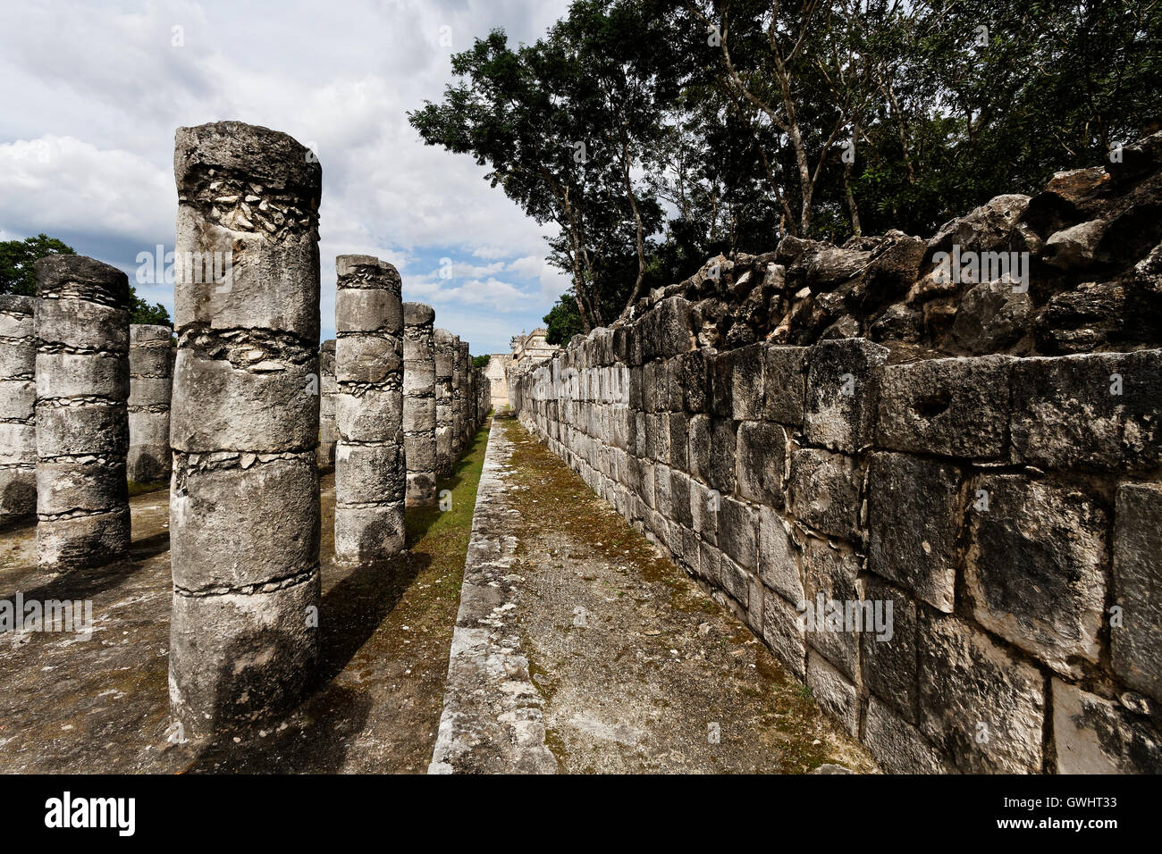 Scenic views of Chichen Itza Maya ruins on Yukatan Peninsula, Mexico ...