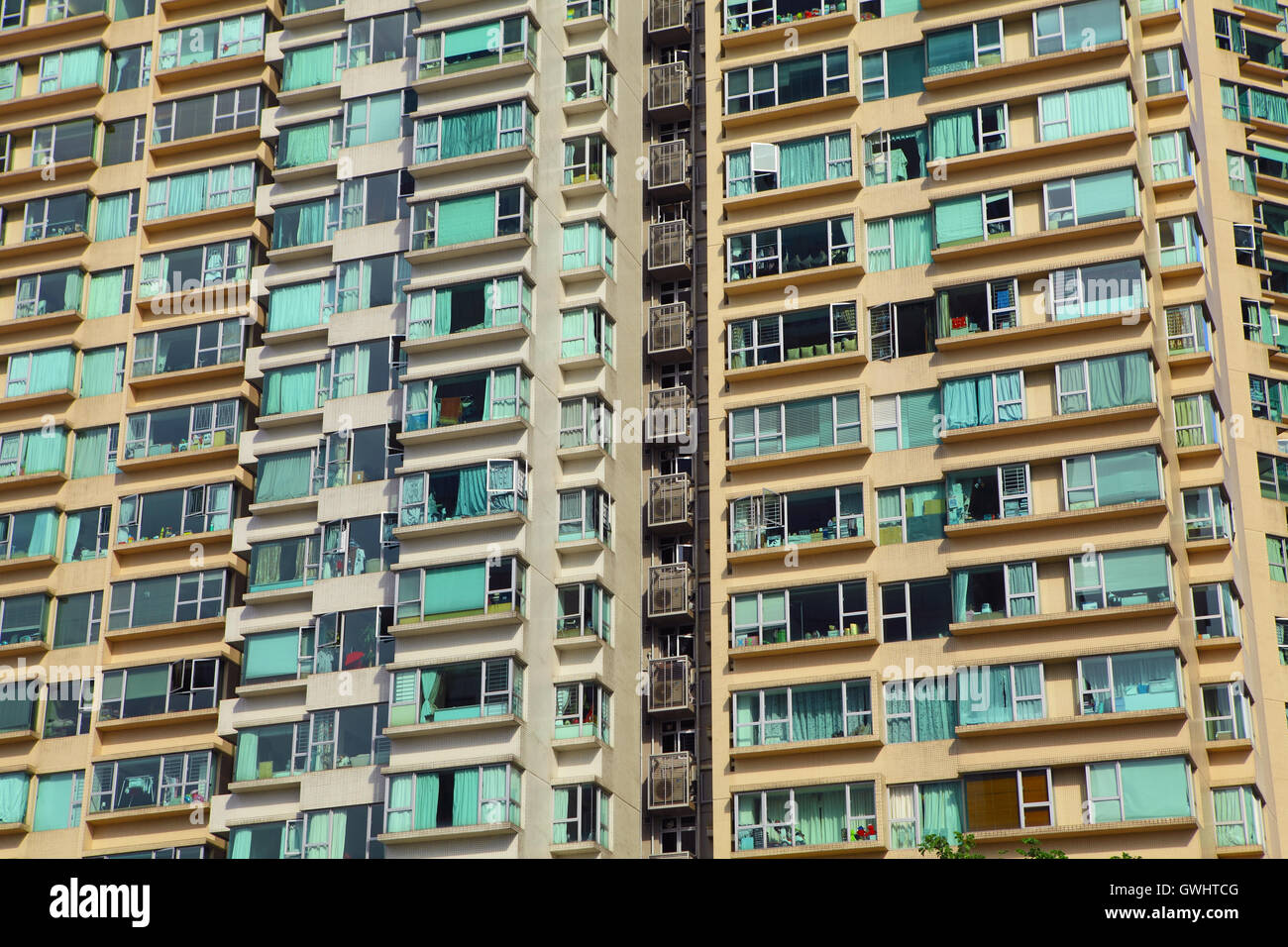 Overpopulated building in city Stock Photo - Alamy