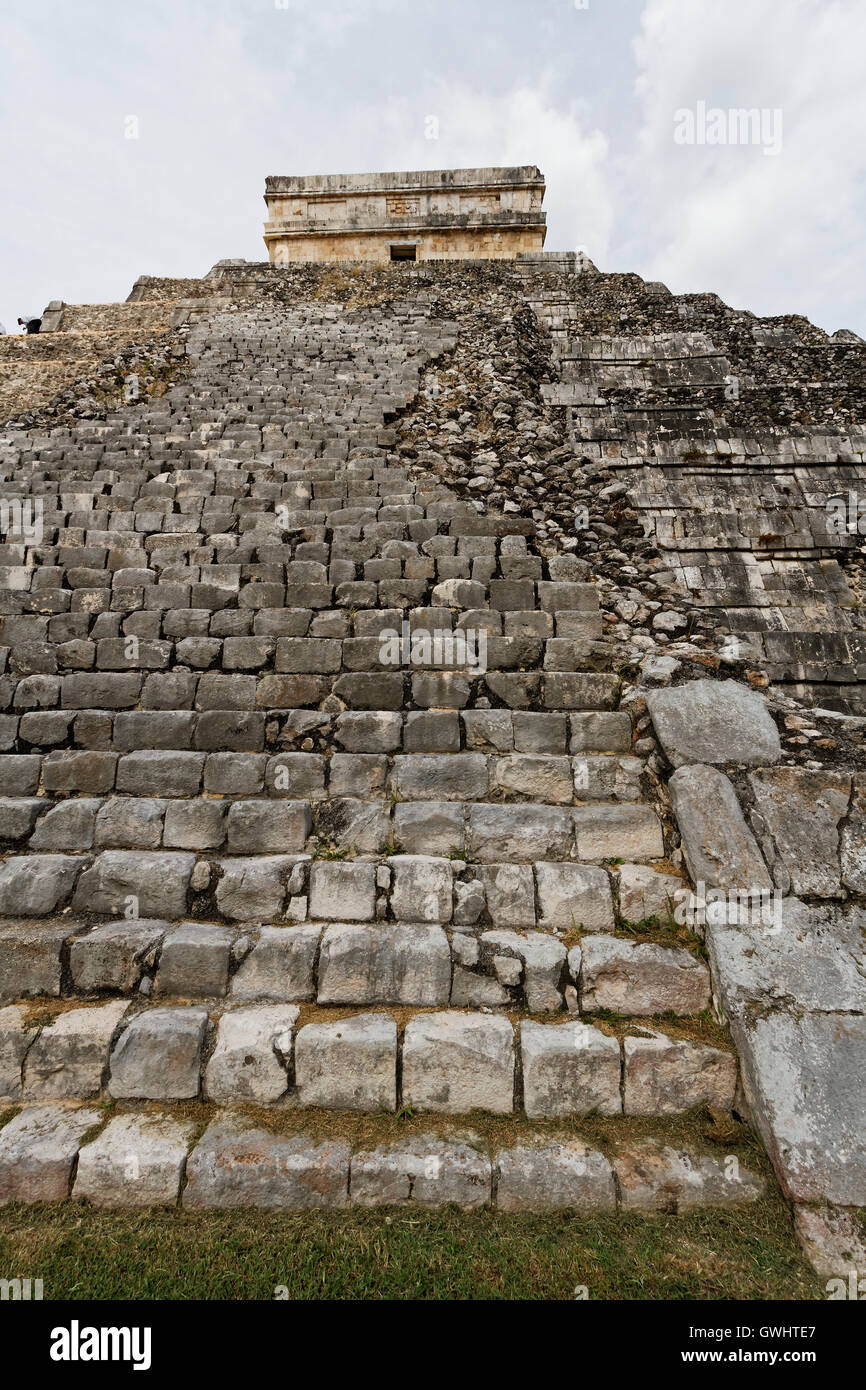 Scenic views of Chichen Itza Maya ruins on Yukatan Peninsula, Mexico ...