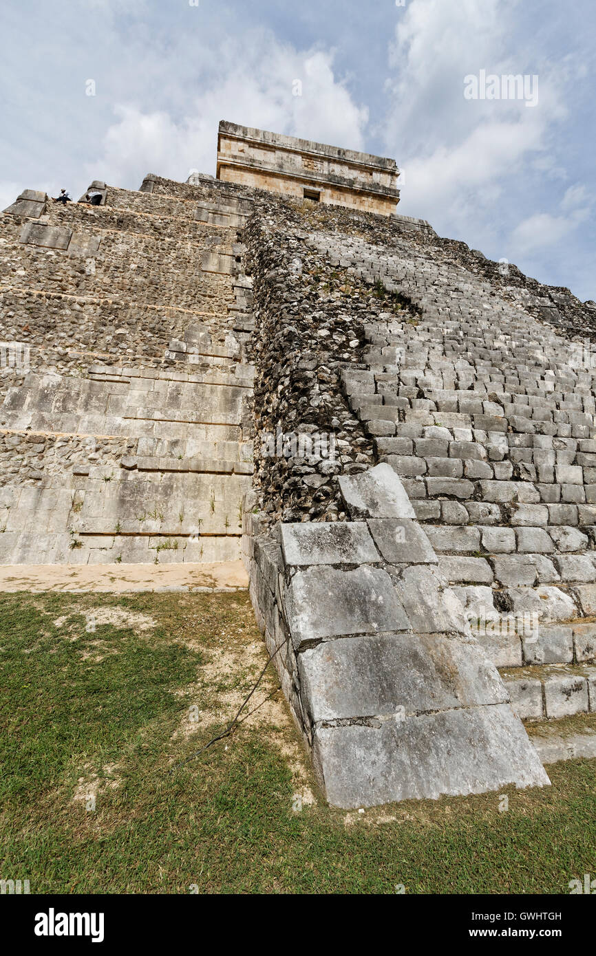 Scenic views of Chichen Itza Maya ruins on Yukatan Peninsula, Mexico ...