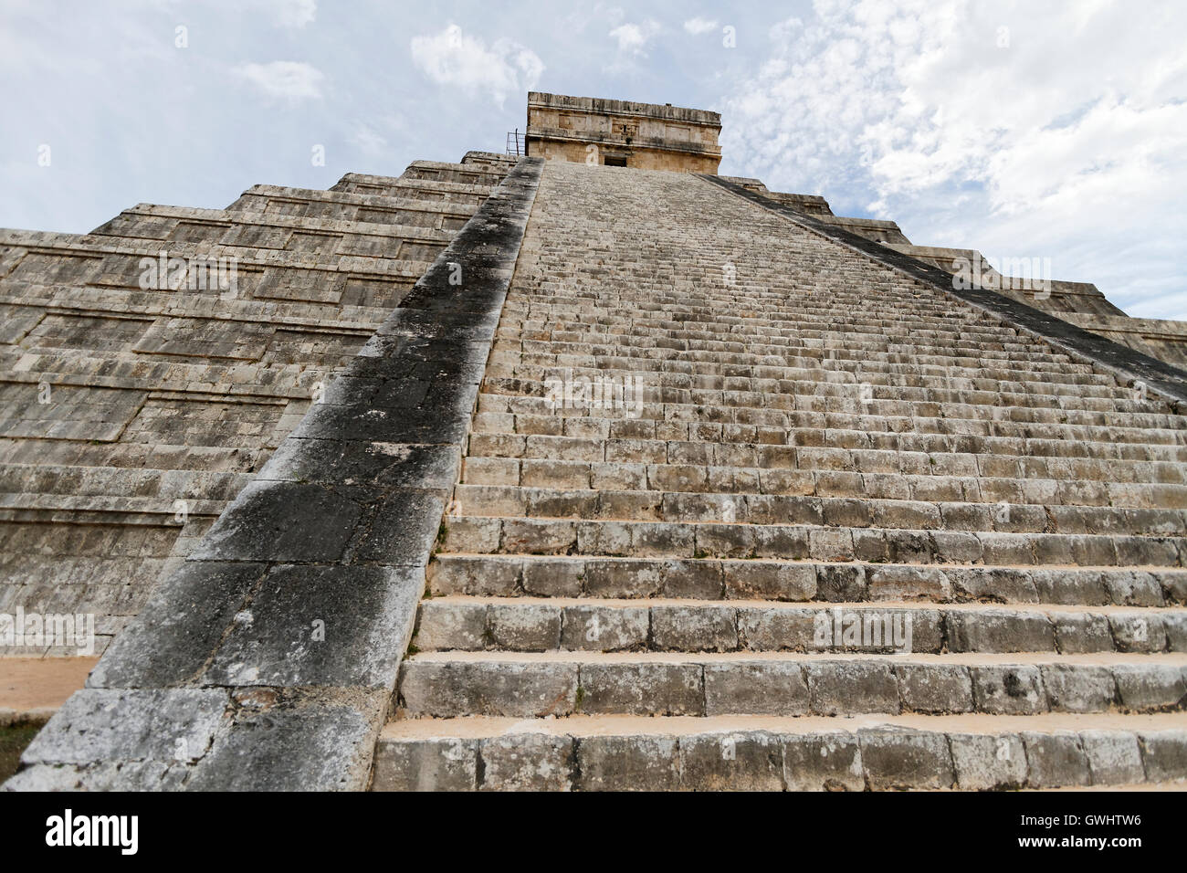 Scenic views of Chichen Itza Maya ruins on Yukatan Peninsula, Mexico ...