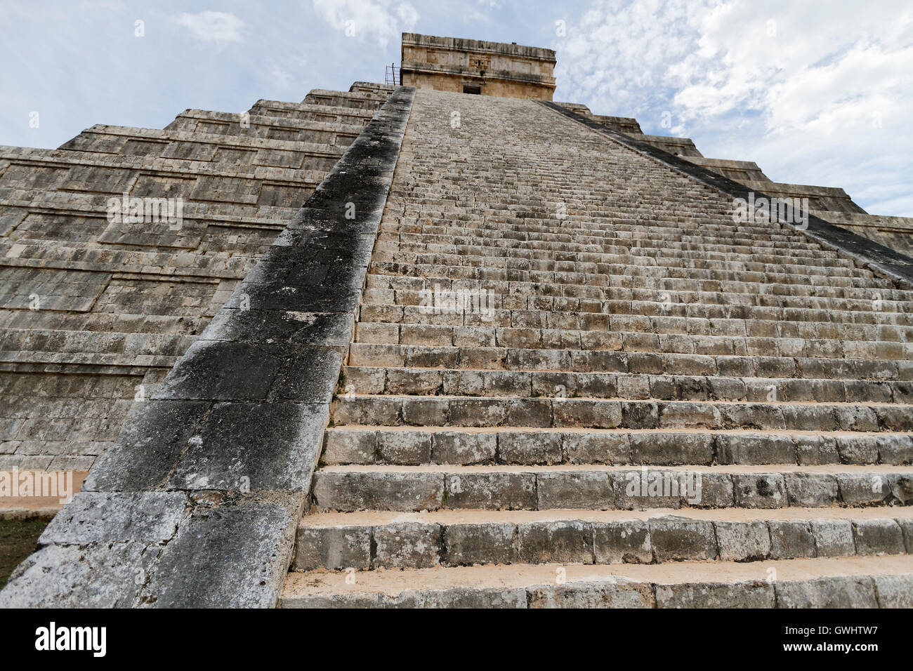 Scenic views of Chichen Itza Maya ruins on Yukatan Peninsula, Mexico ...