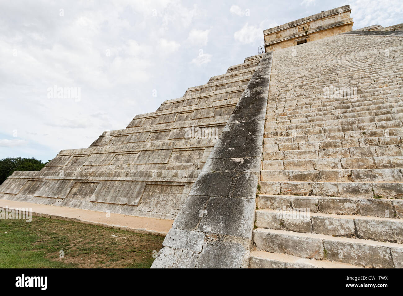 Scenic views of Chichen Itza Maya ruins on Yukatan Peninsula, Mexico ...