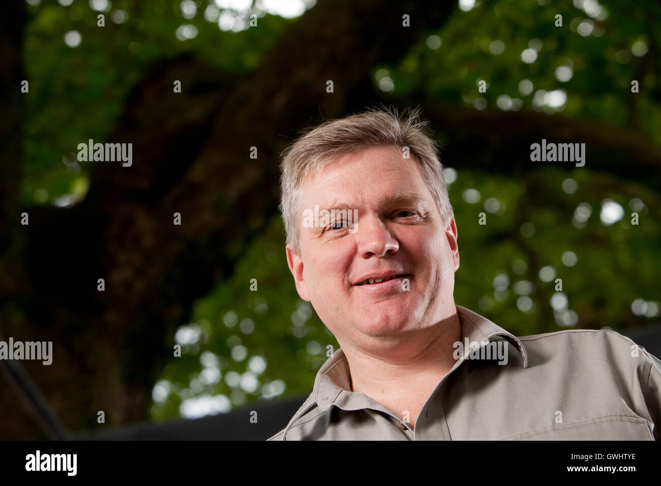 Ray mears hi-res stock photography and images - Alamy