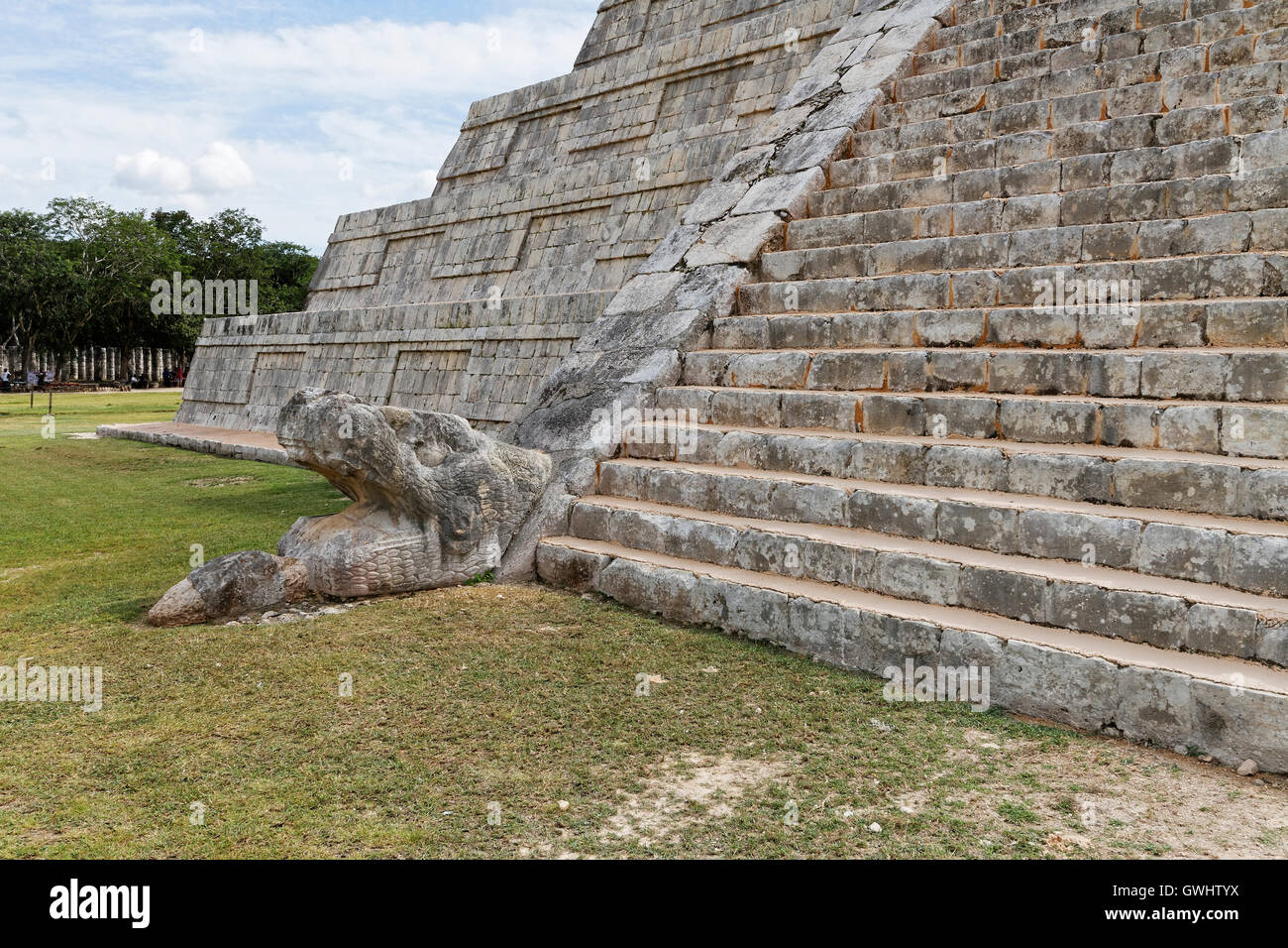 Scenic views of Chichen Itza Maya ruins on Yukatan Peninsula, Mexico ...