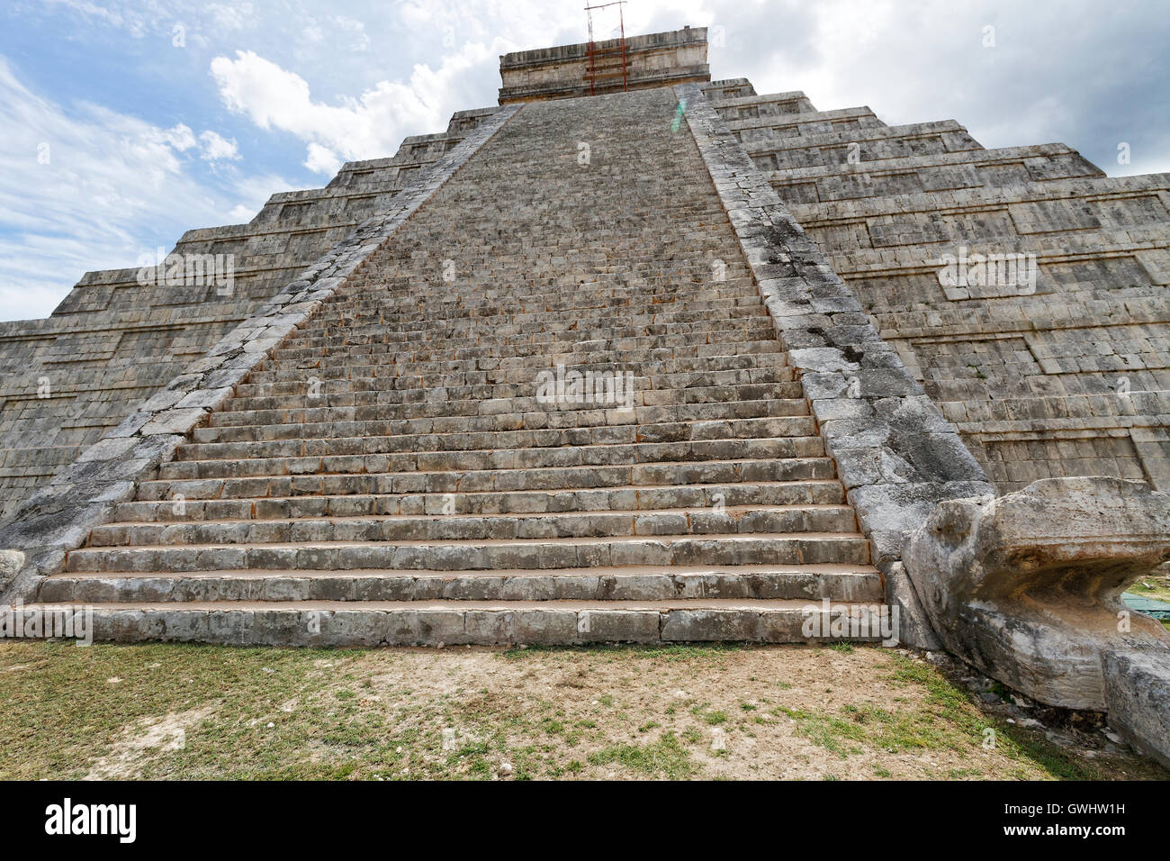 Scenic views of Chichen Itza Maya ruins on Yukatan Peninsula, Mexico ...