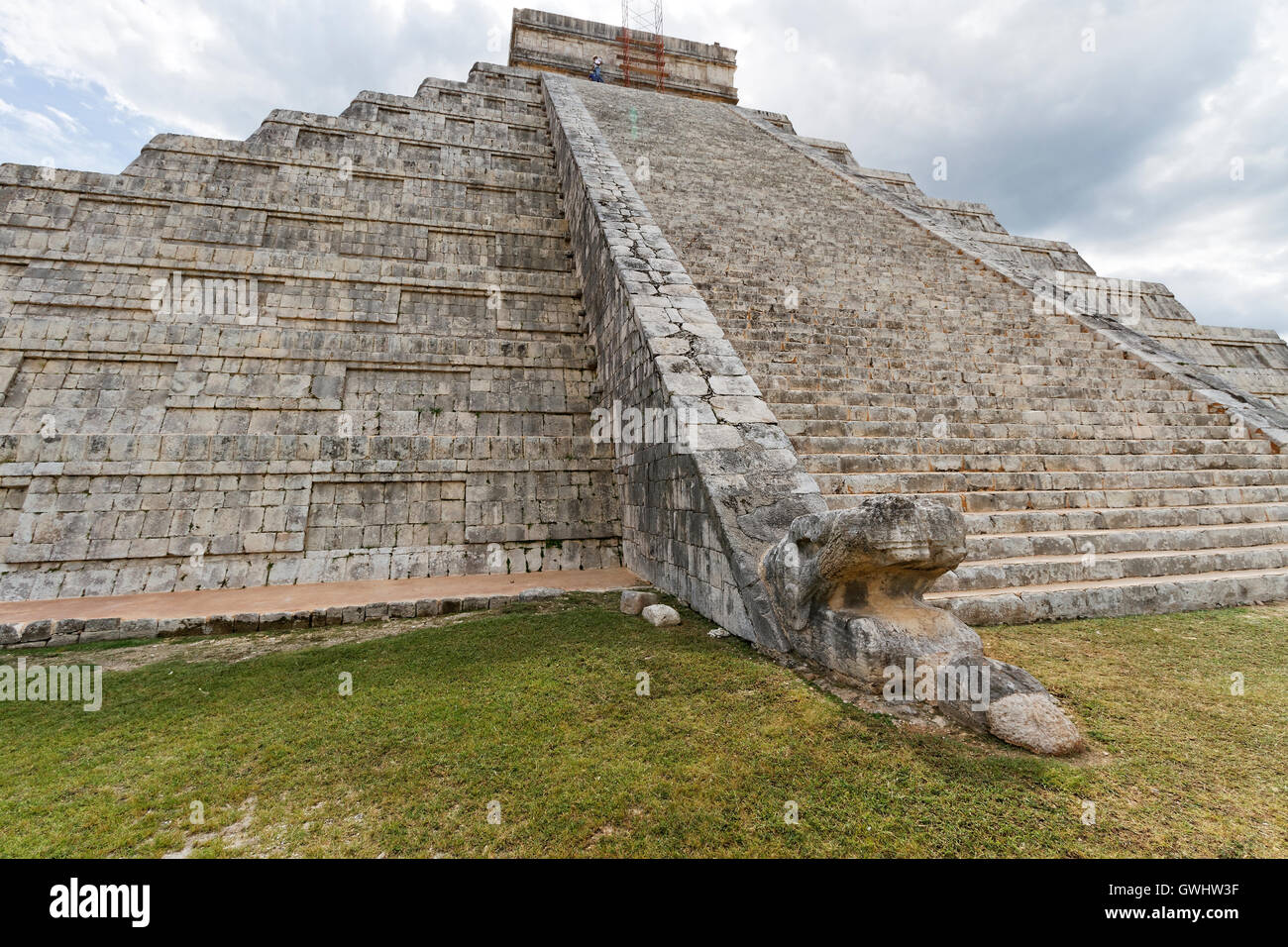 Scenic views of Chichen Itza Maya ruins on Yukatan Peninsula, Mexico ...