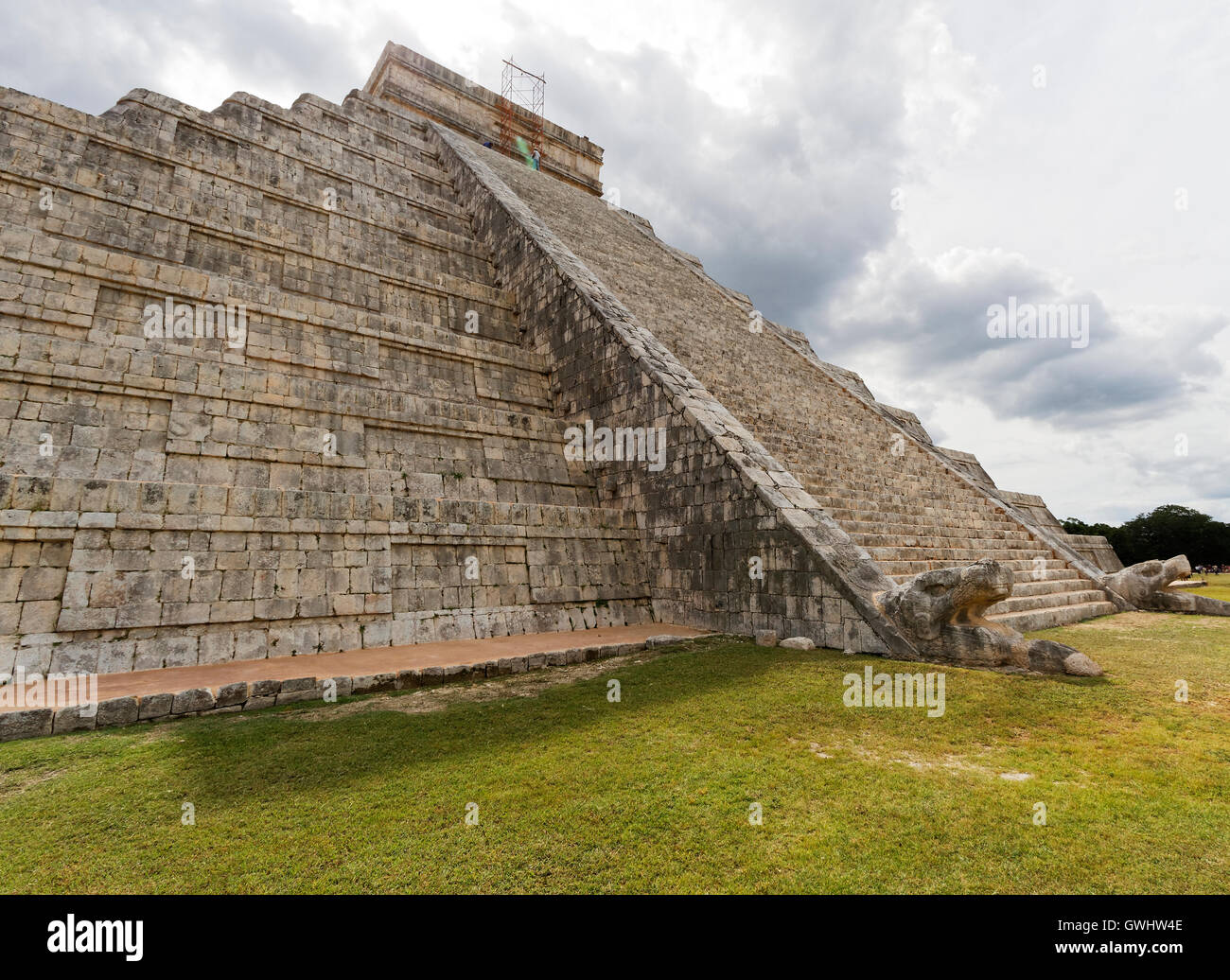 Scenic views of Chichen Itza Maya ruins on Yukatan Peninsula, Mexico ...