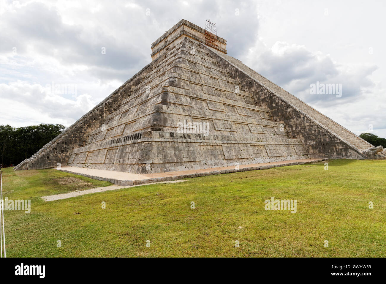 Scenic views of Chichen Itza Maya ruins on Yukatan Peninsula, Mexico ...
