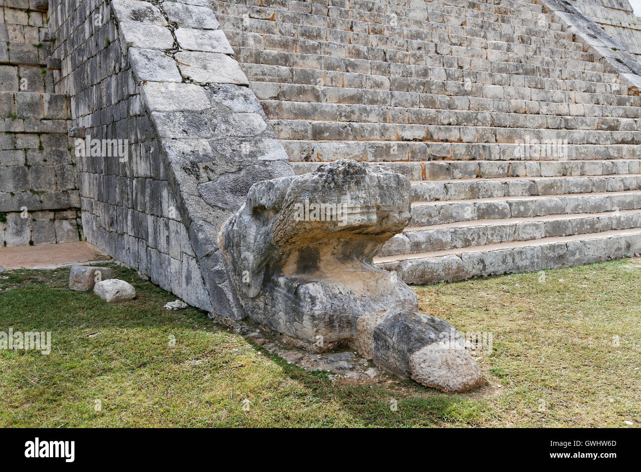 Scenic views of Chichen Itza Maya ruins on Yukatan Peninsula, Mexico ...