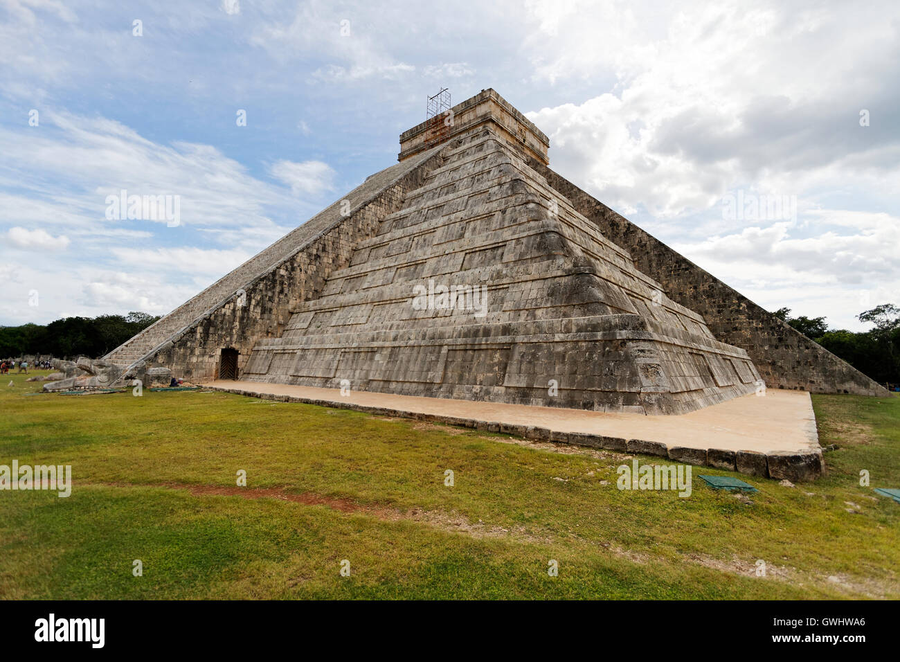 Scenic views of Chichen Itza Maya ruins on Yukatan Peninsula, Mexico ...