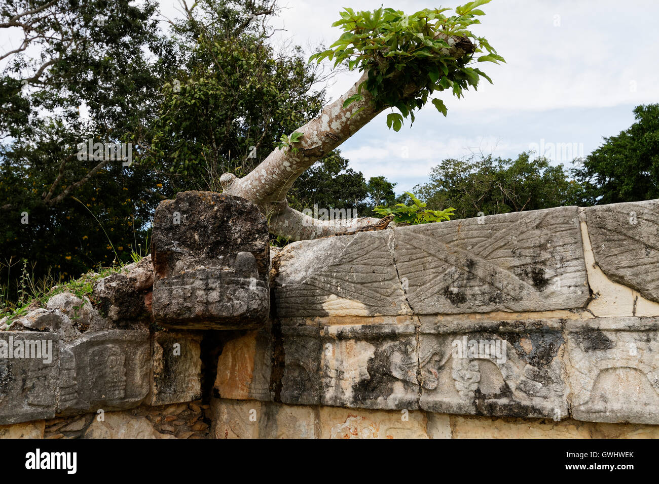 Scenic views of Chichen Itza Maya ruins on Yukatan Peninsula, Mexico ...