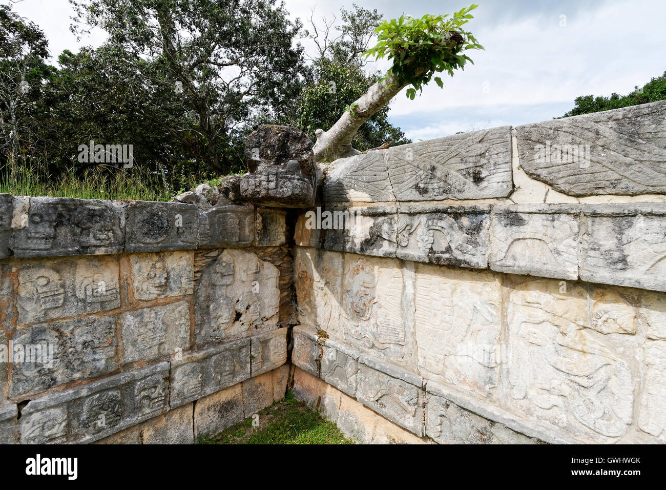 Scenic views of Chichen Itza Maya ruins on Yukatan Peninsula, Mexico ...