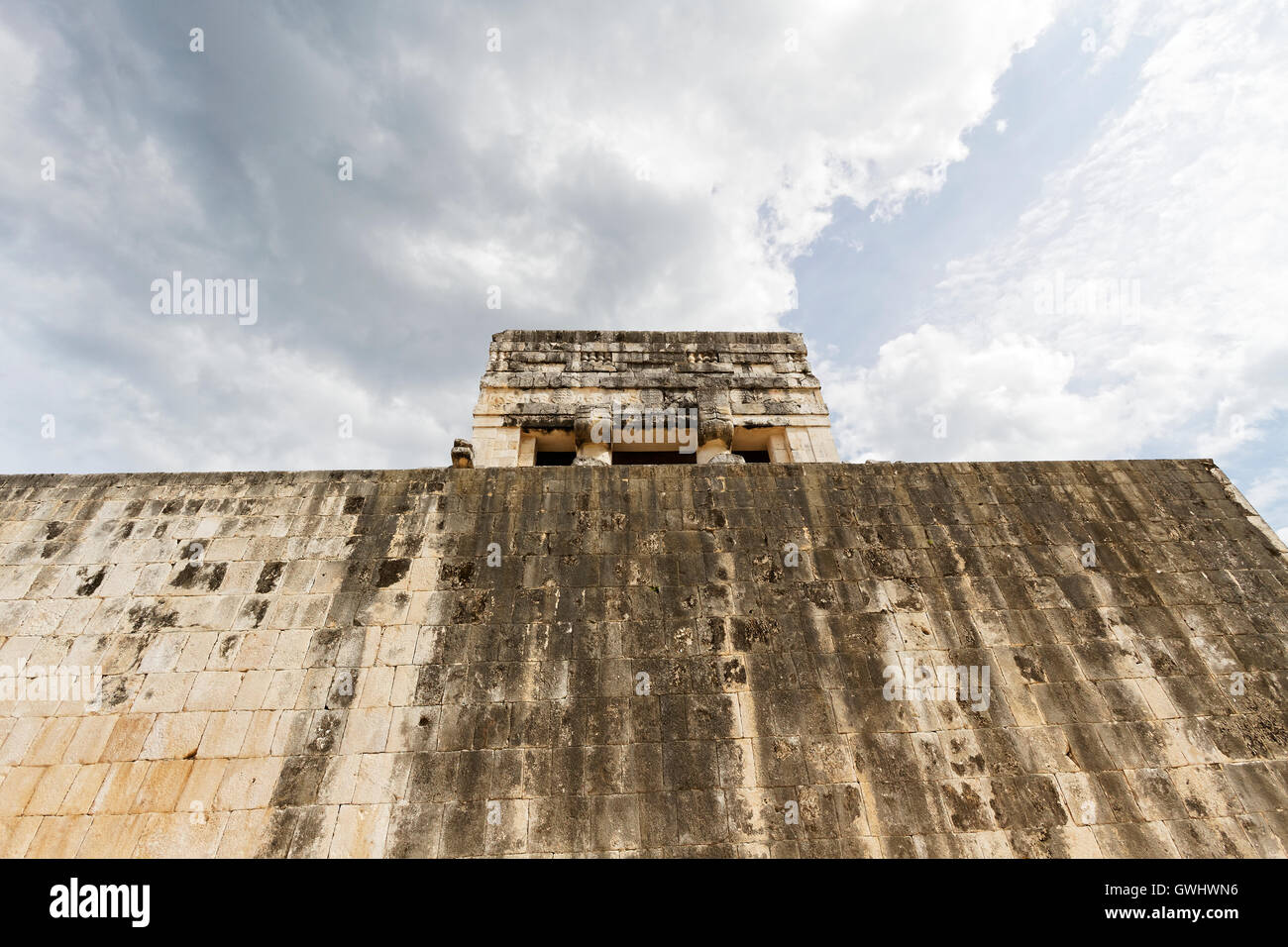 Scenic views of Chichen Itza Maya ruins on Yukatan Peninsula, Mexico ...