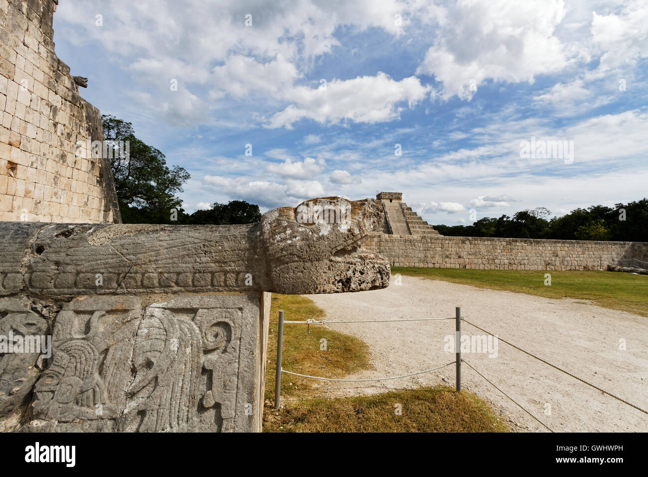 Scenic views of Chichen Itza Maya ruins on Yukatan Peninsula, Mexico ...