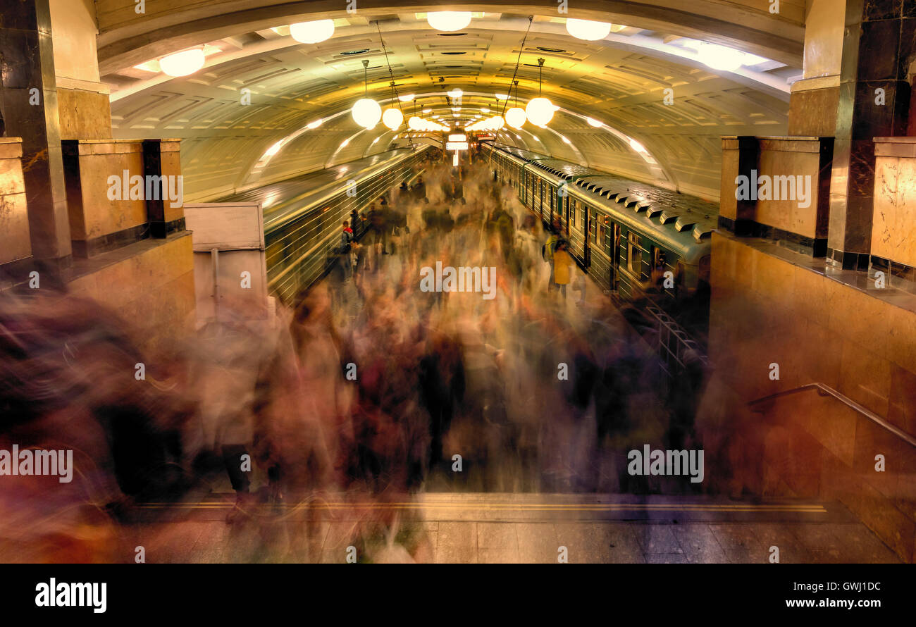 Human pedestrian traffic in Moscow subway Stock Photo - Alamy