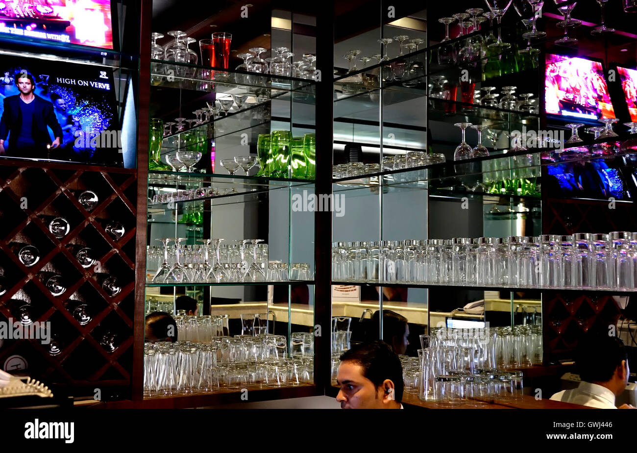 India bar tender hi-res stock photography and images - Alamy