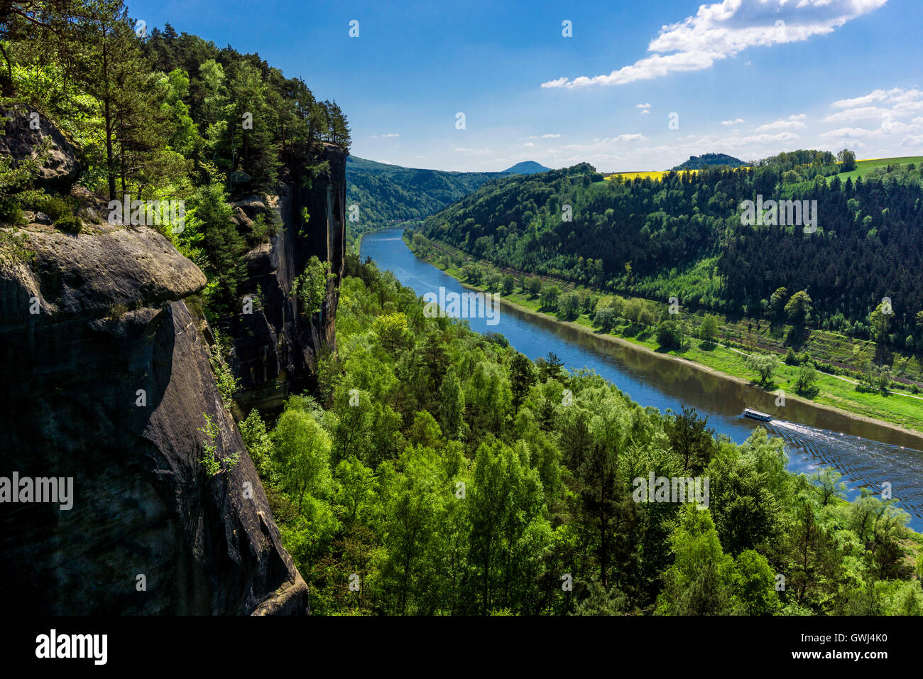 Elbsandstein, Elbtal unter dem Schrammsteinmassiv Stock Photo - Alamy
