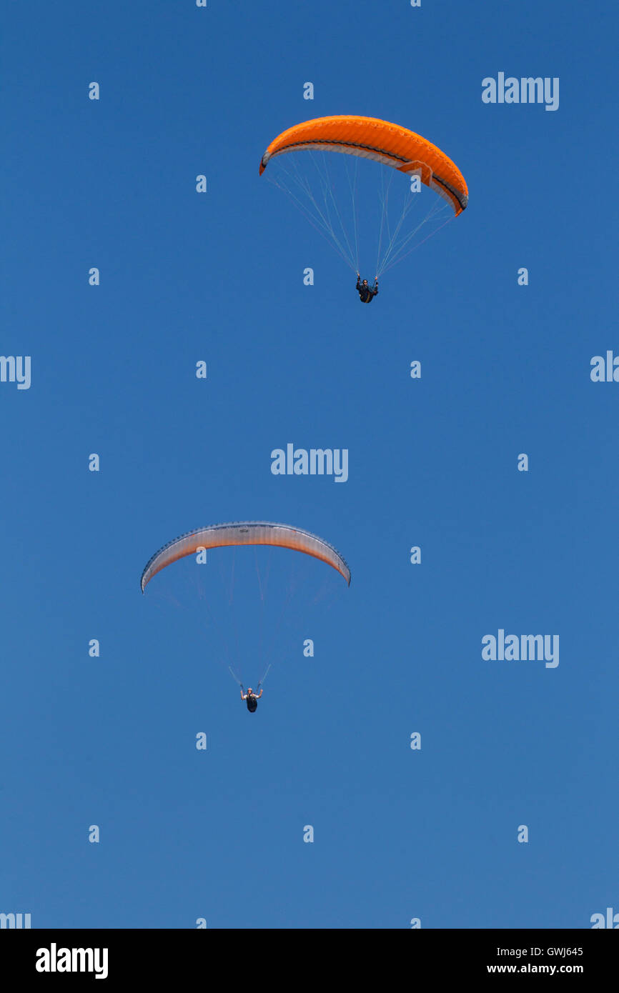 Para-gliding above the white cliffs of Dover Stock Photo - Alamy
